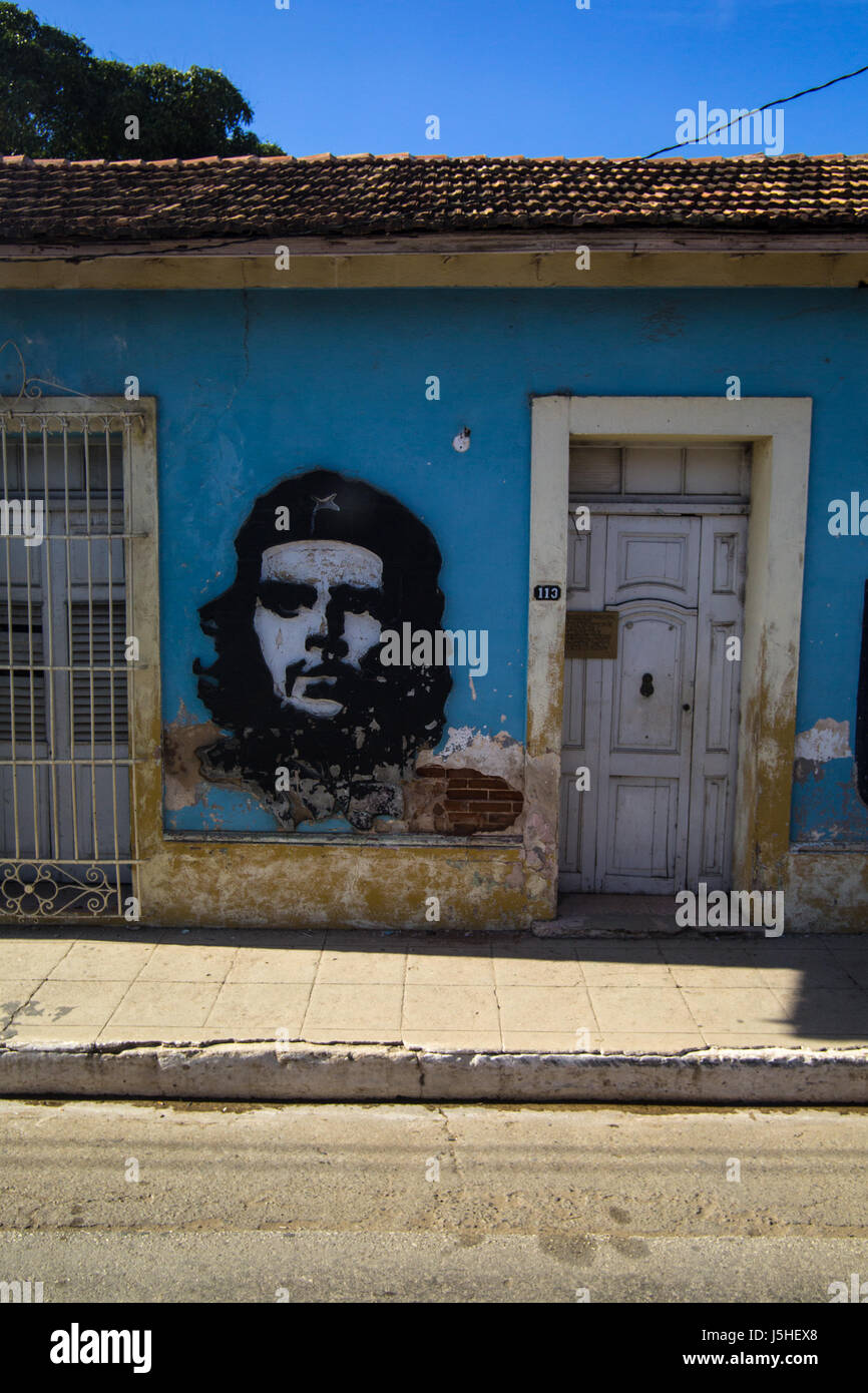 Che Guevara image on a wall in Trinidad Cuba Stock Photo - Alamy
