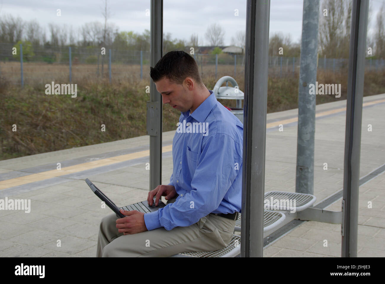 wait waiting station laptop notebook computers computer engineering ...