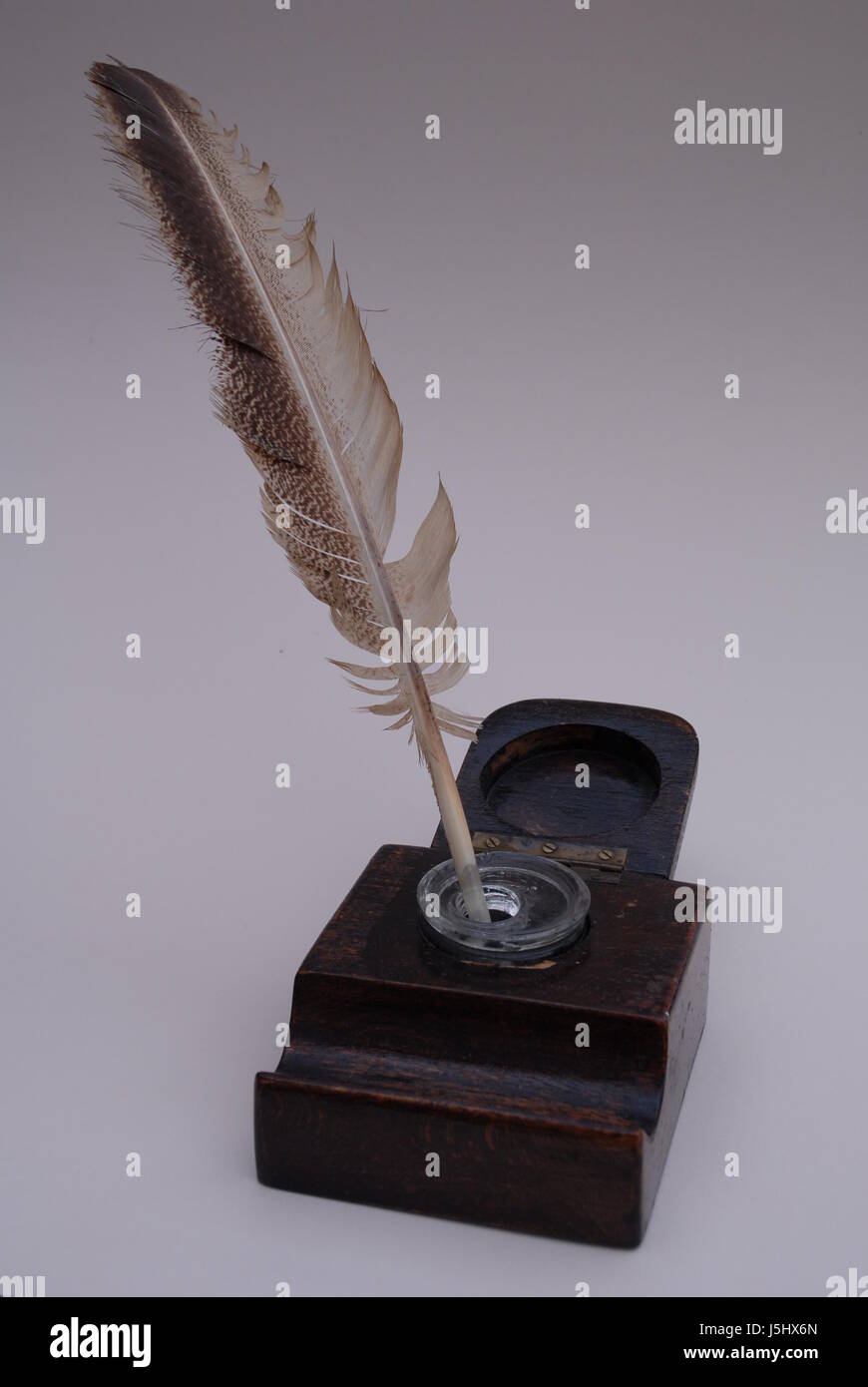 quill with inkwell Stock Photo - Alamy