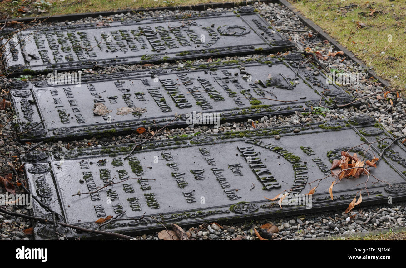 Iron grave marker hi-res stock photography and images - Alamy