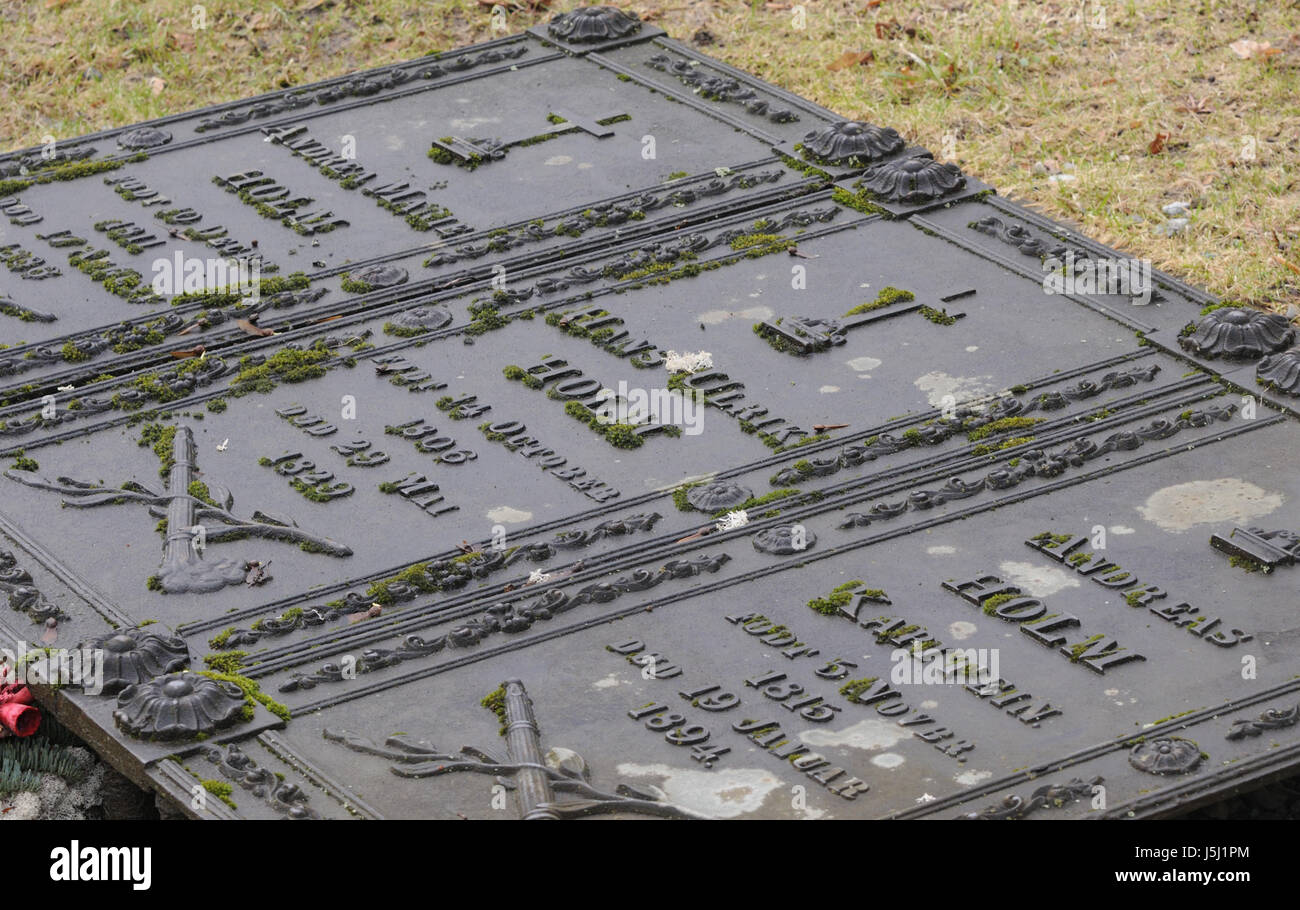 Cast iron grave hi-res stock photography and images - Alamy