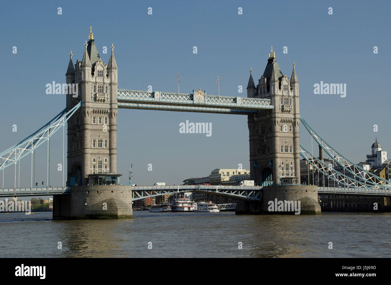 historical metropolis famous navigation tourism columns channel ...