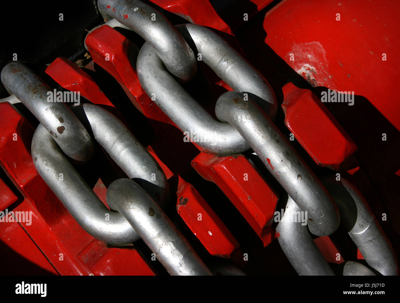 strong silver chain metal connection connectivity interface annexation ...