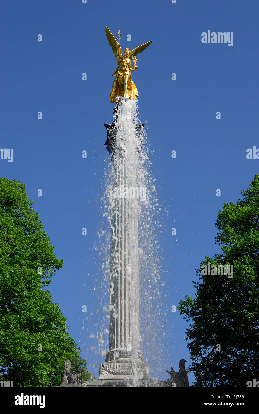 statue tourism sculpture bavaria sightseeing spring golden germany ...