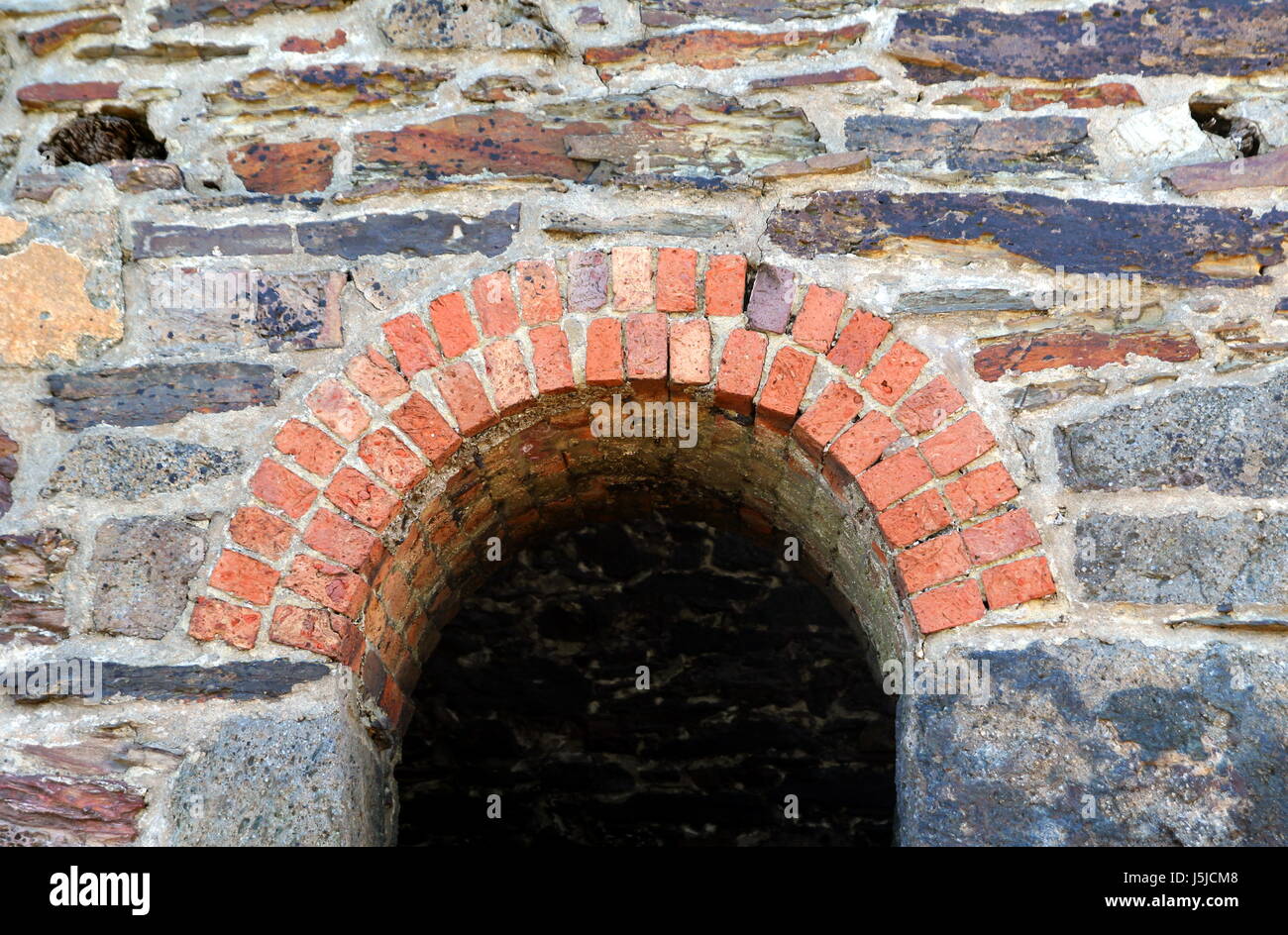 Ancient brick built archway hi-res stock photography and images - Alamy