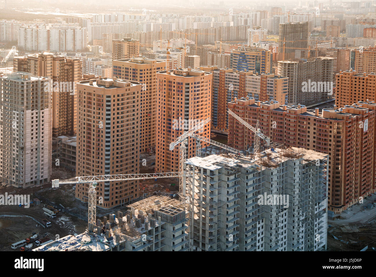 Commercial real estate construction cranes hi-res stock photography and ...