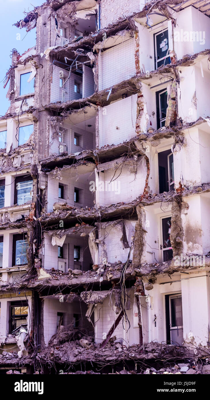 Demolished Building. Deconstruction of building Stock Photo - Alamy