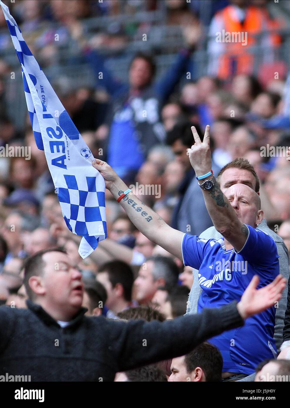 CHELSEA FAN CHELSEA V MANCHESTER CITY WEMBLEY STADIUM LONDON ENGLAND UK ...