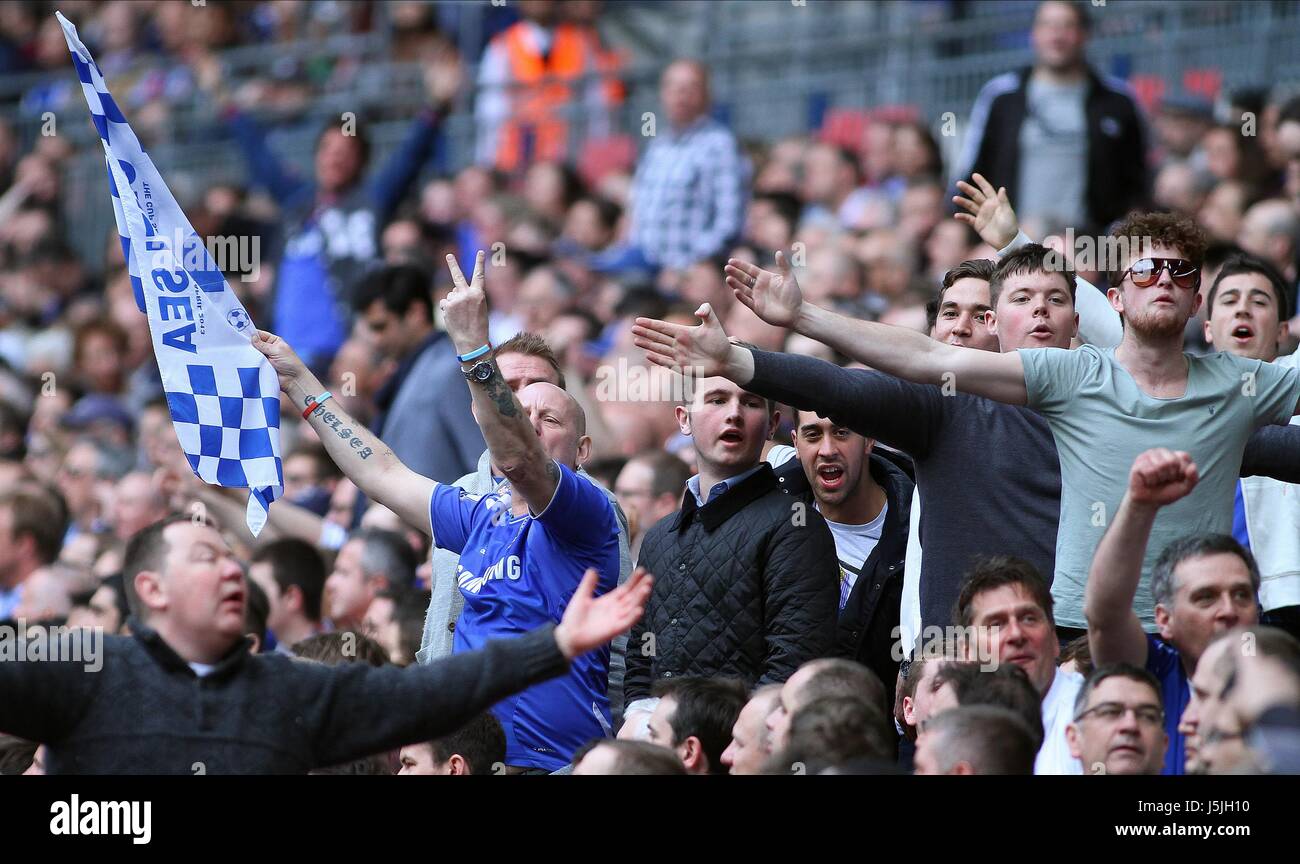CHELSEA FAN CHELSEA V MANCHESTER CITY WEMBLEY STADIUM LONDON ENGLAND UK ...