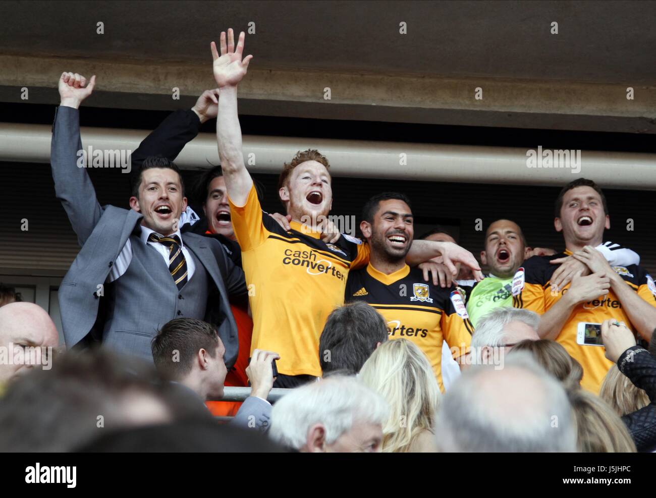 ROBERT KOREN STEPHEN QUINN A HULL CITY V CARDIFF CITY KC STADIUM HULL ...