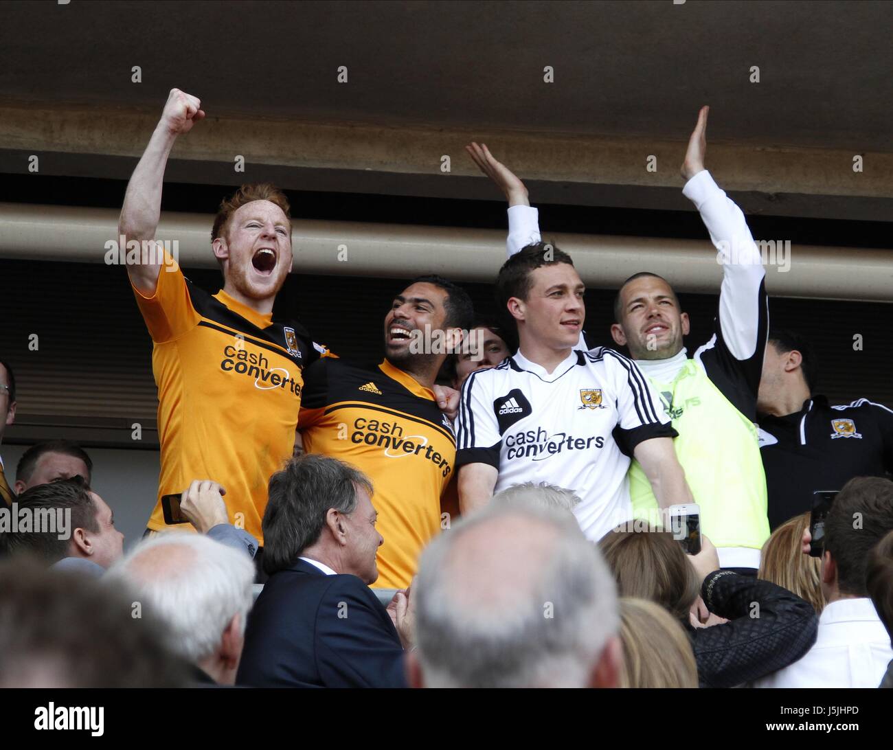 STEPHEN QUINN AHMED FATHI & C HULL CITY V CARDIFF CITY KC STADIUM HULL ...