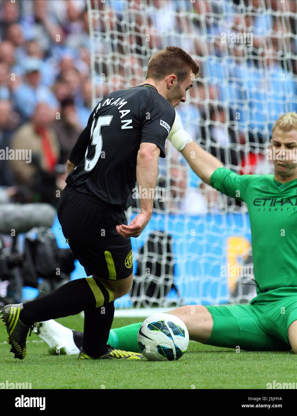 CALLUM MCMANAMAN & JOE HART MANCHESTER CITY V WIGAN ATHLET WEMBLEY ...