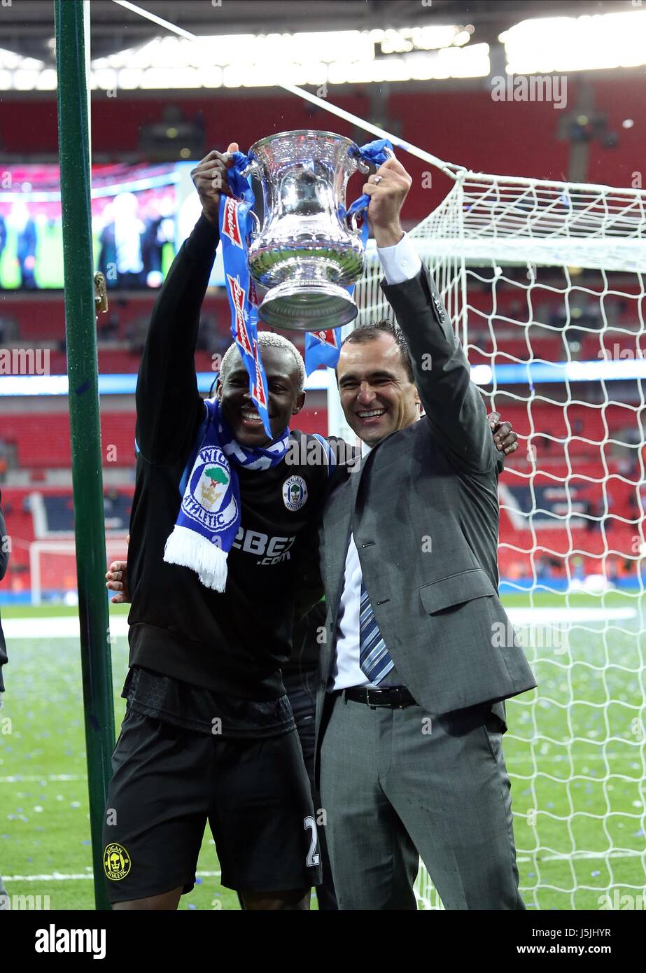 AROUNA KONE & ROBERTO MARTINEZ MANCHESTER CITY V WIGAN ATHLET WEMBLEY ...