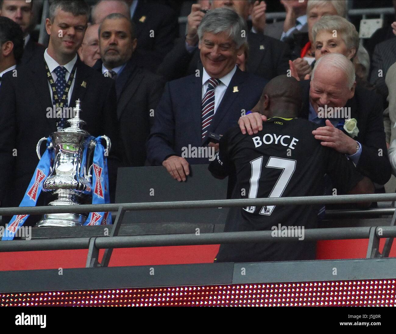 EMMERSON BOYCE CELEBRATES WITH MANCHESTER CITY V WIGAN ATHLET WEMBLEY ...
