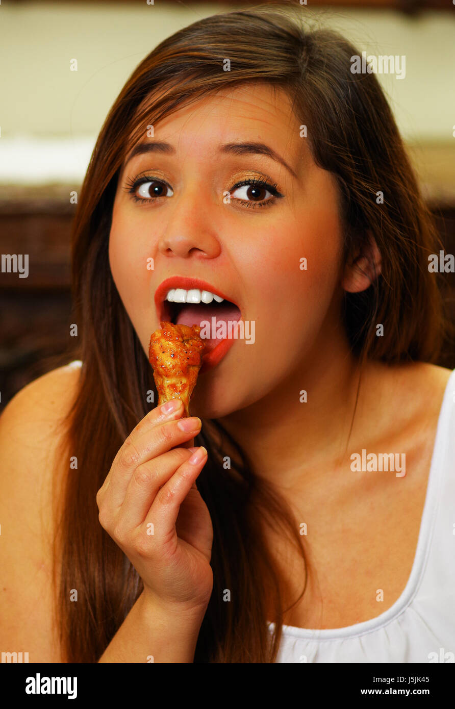 20s adult eating wings hi-res stock photography and images - Alamy
