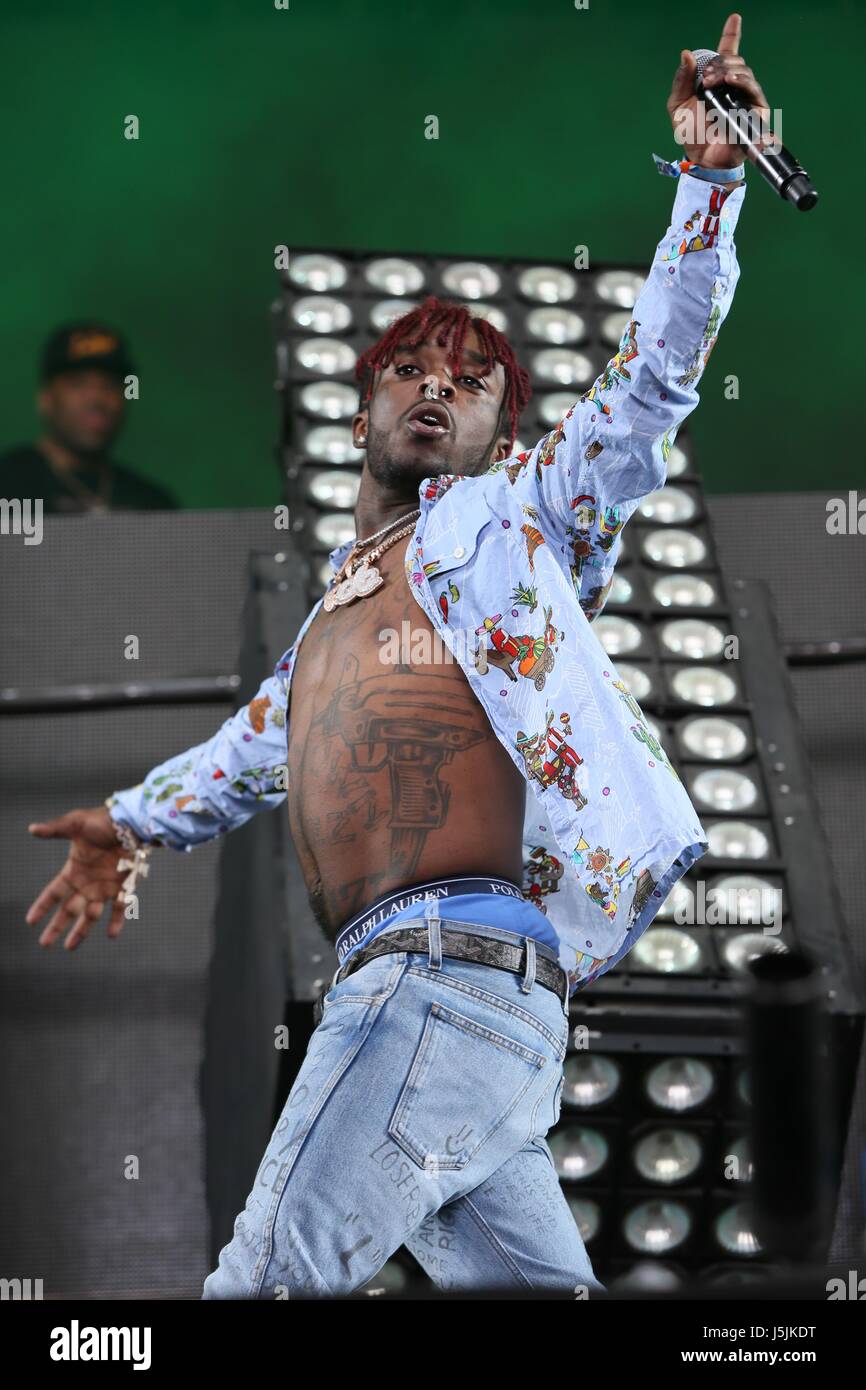 Lil Uzi Vert seen performing with Play Boi Carti at Coachella Weekend 1 ...