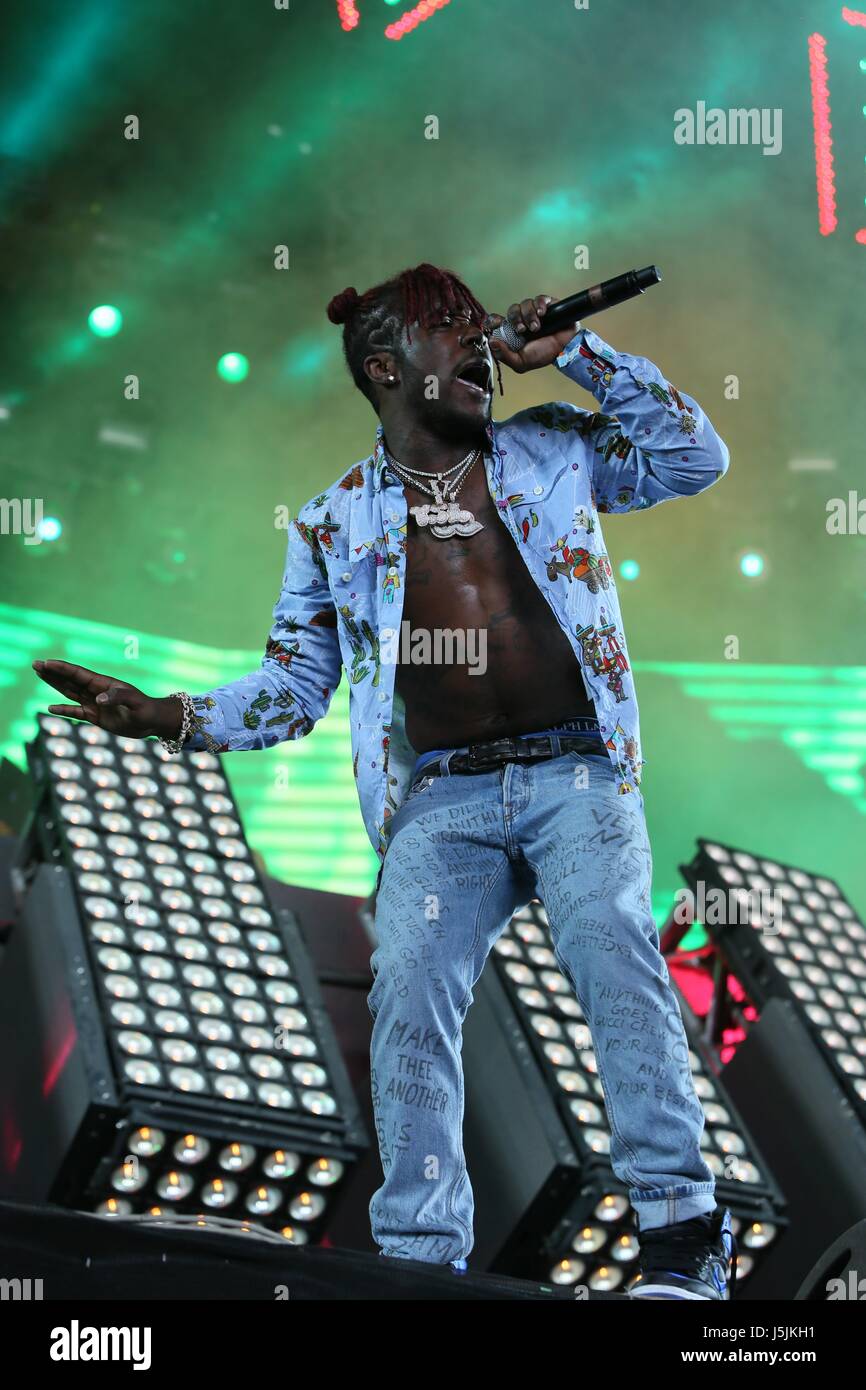 Lil Uzi Vert seen performing with Play Boi Carti at Coachella Weekend 1 ...