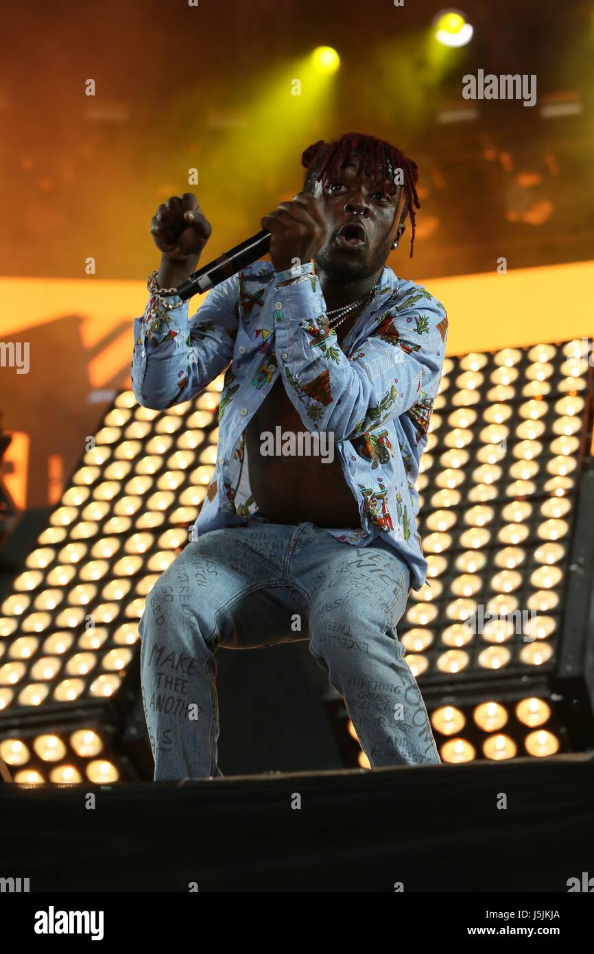 Lil Uzi Vert seen performing with Play Boi Carti at Coachella Weekend 1 ...