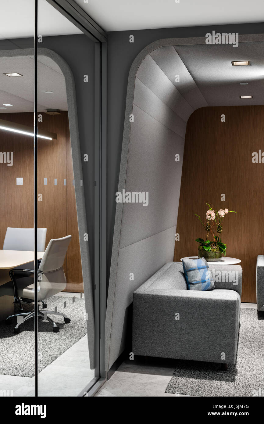 Dividing wall hi-res stock photography and images - Alamy