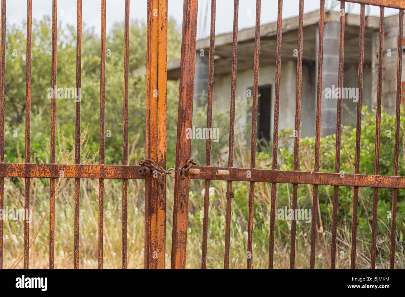 Rust old garden gate hi-res stock photography and images - Alamy