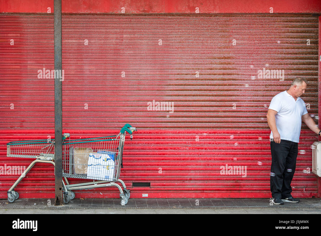 Shopfront shutters hi-res stock photography and images - Alamy