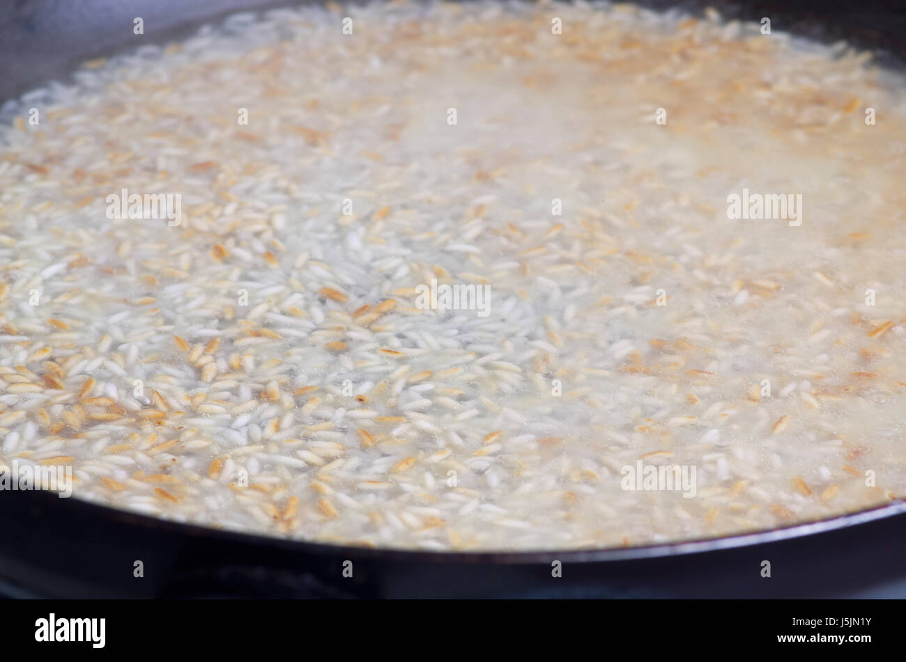 Risotto in a pan while cooking Stock Photo - Alamy