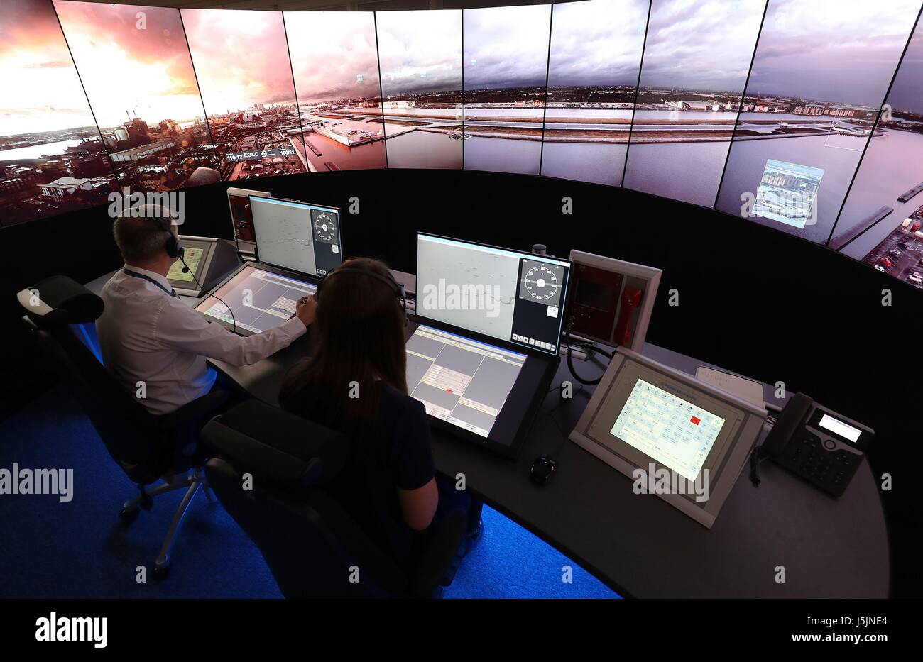 Operations room national air traffic services nats swanwick hi-res ...