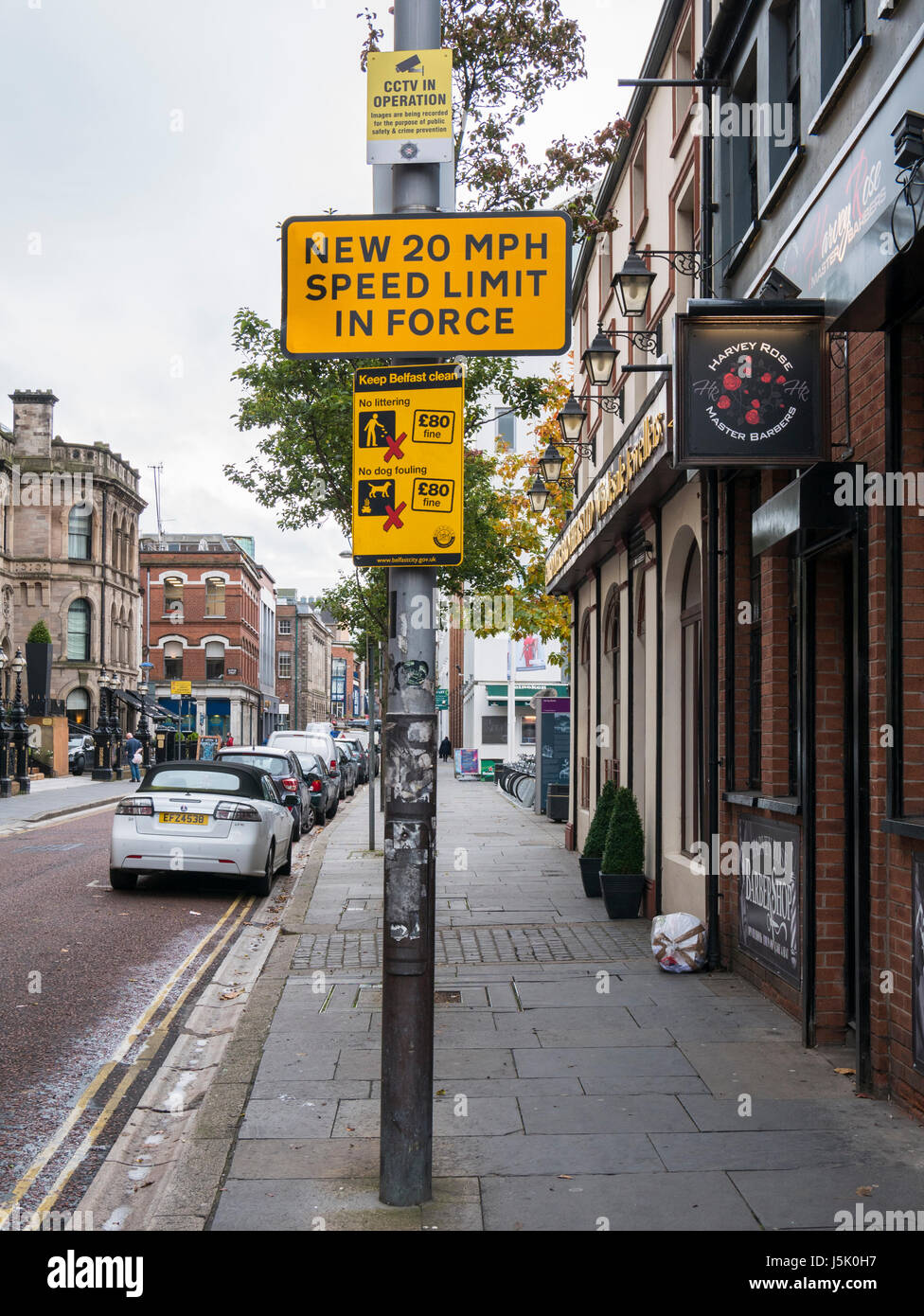 20mph speed restriction sign hi-res stock photography and images - Alamy