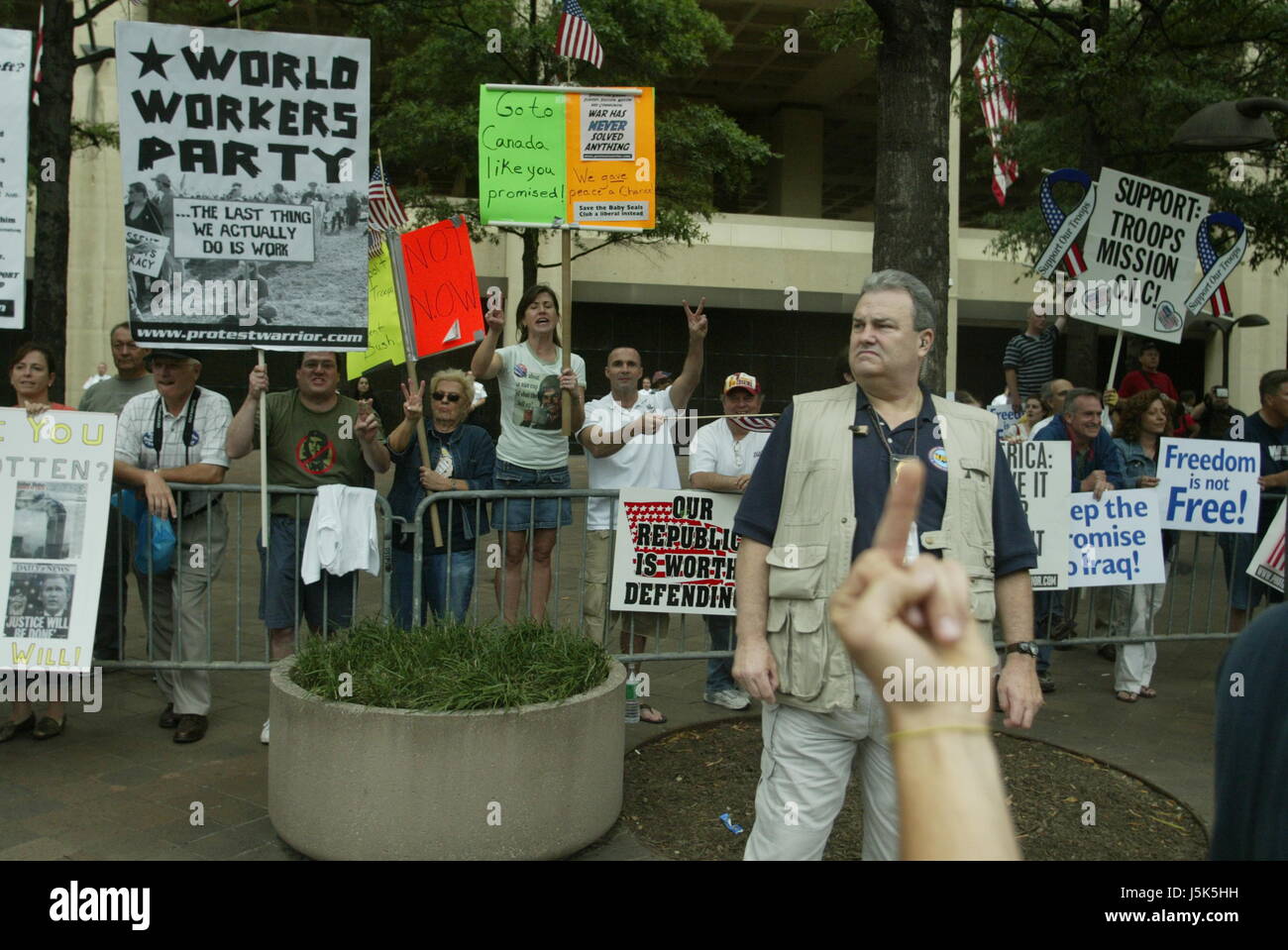 Anti-war protesters protest against the wars in Iraq and Afghanistan ...