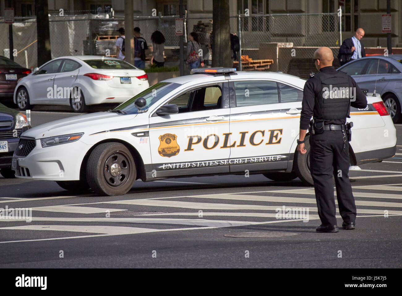 united states secret service police vehicle blocking roads around the ...