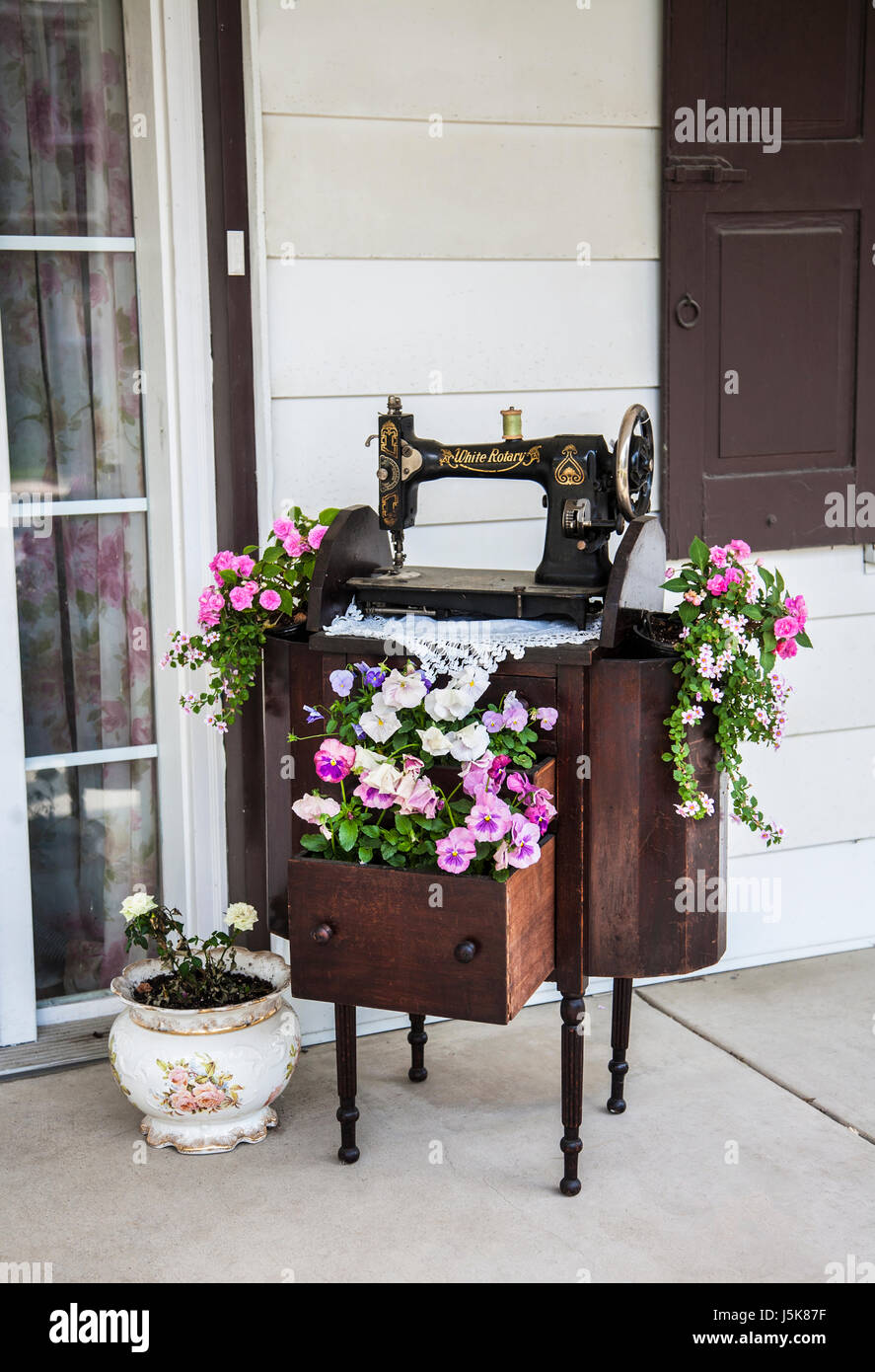 Recycled vintage sewing machine spring planter with flowers, Lancaster ...