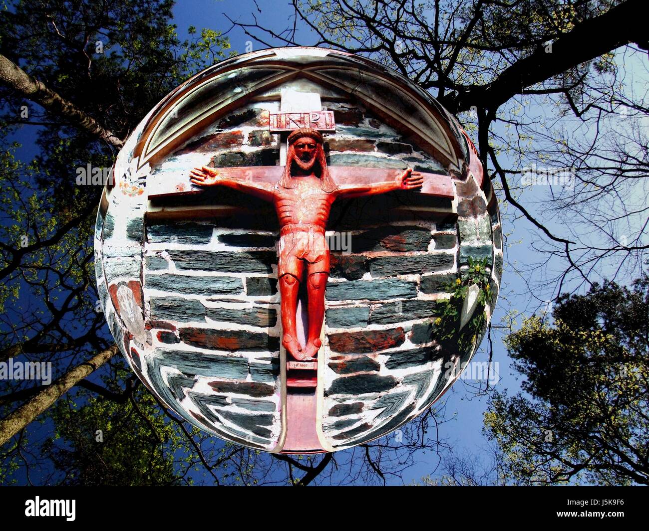 Red cross banner hi-res stock photography and images - Alamy