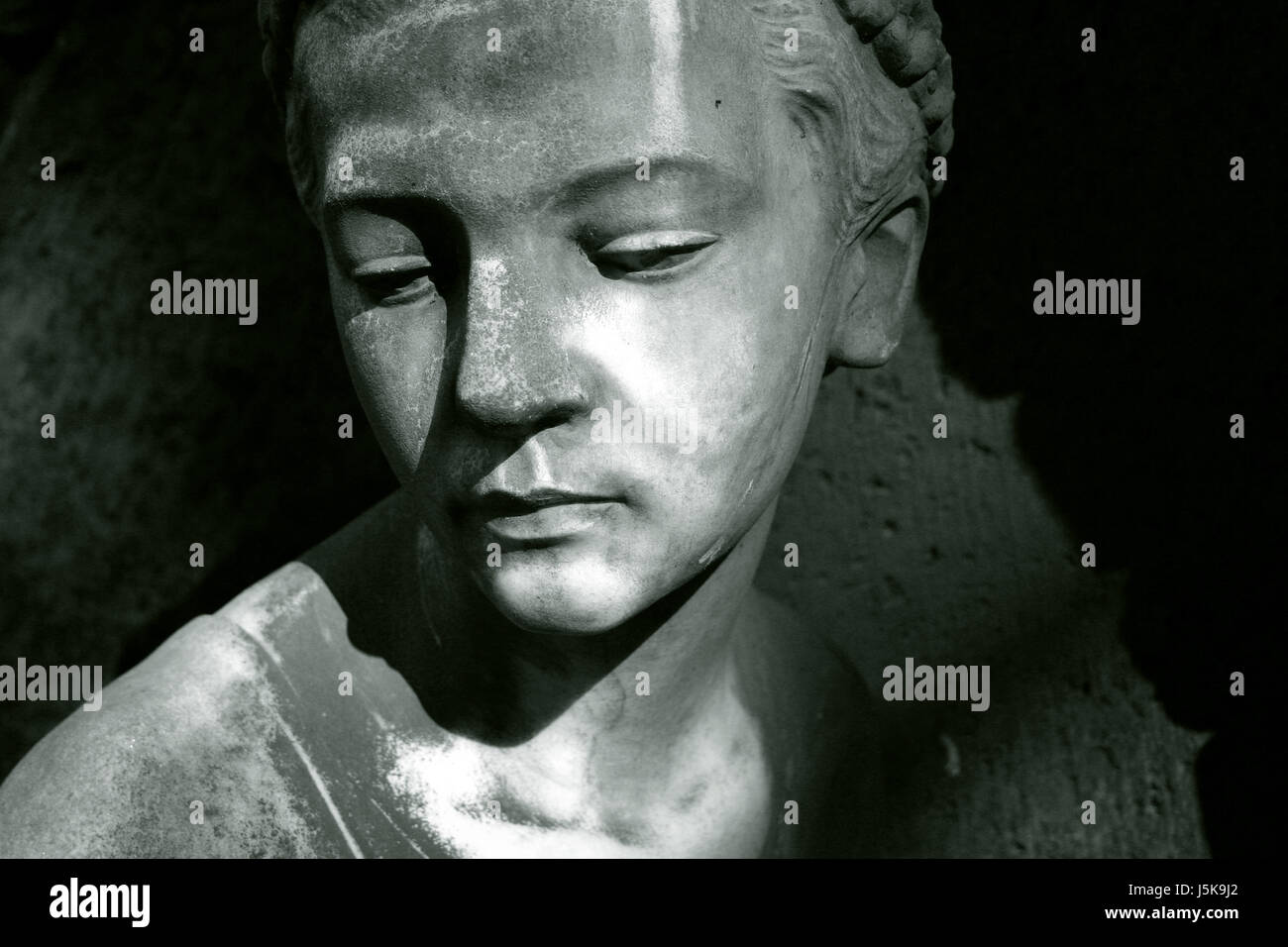 Statue of death hi-res stock photography and images - Alamy