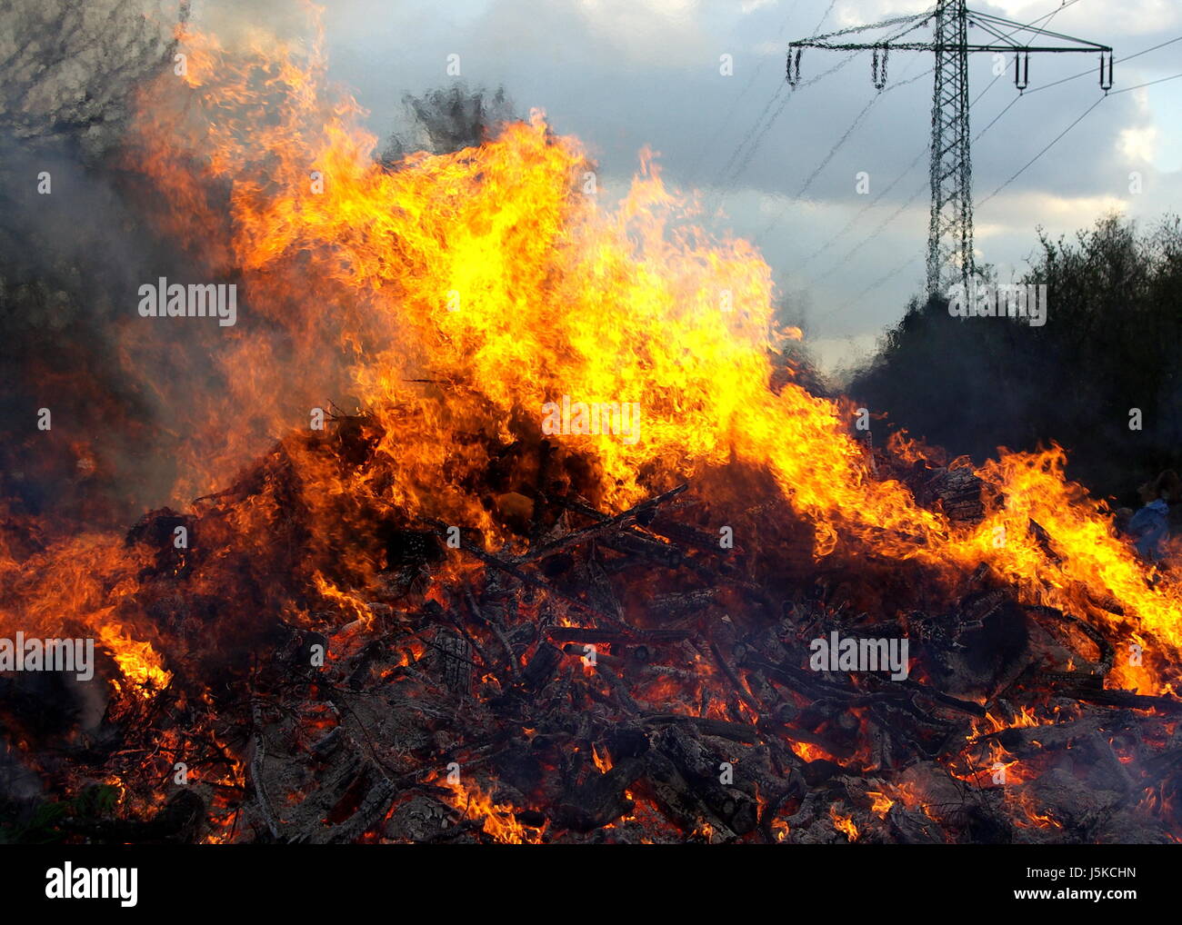 smoke smoking smokes fume wood heat fire conflagration flame flames ...