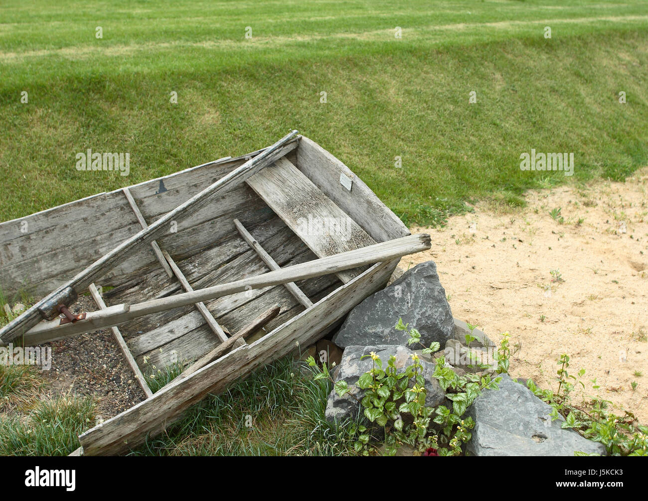 green wood loneliness aground rowing boat oar shipwreck splinter ...