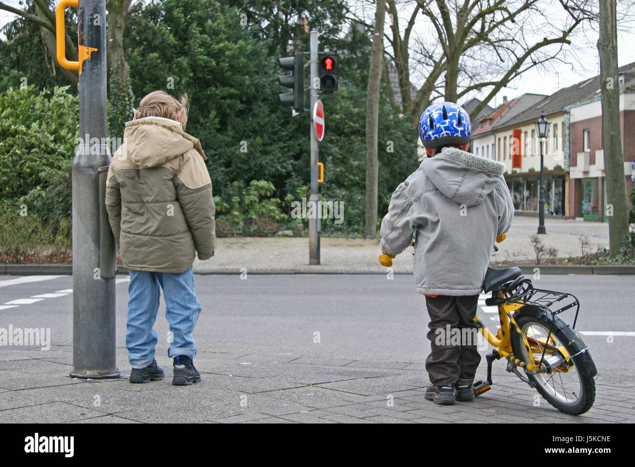 waiting at traffic lights Stock Photo - Alamy