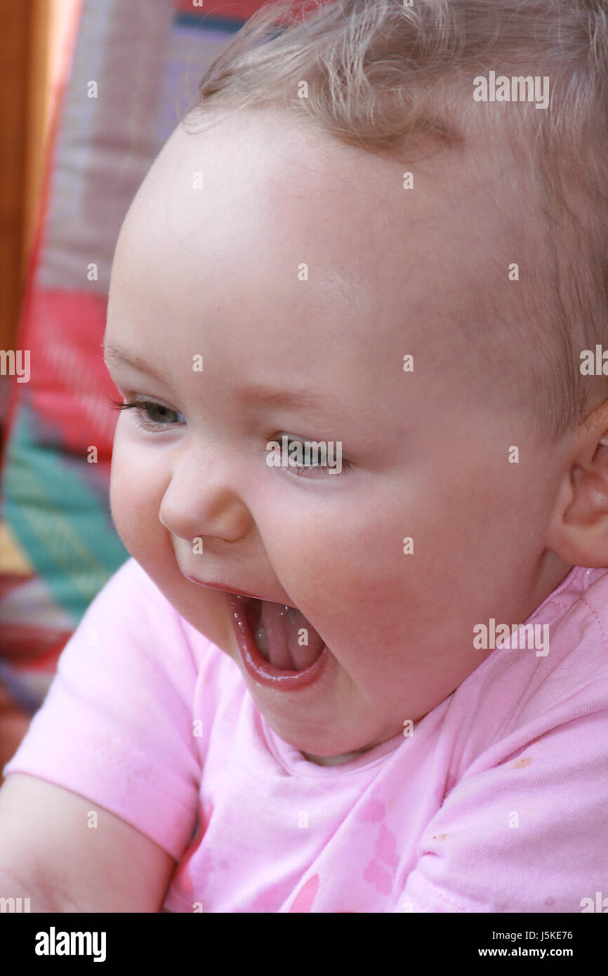 Kinderlachen hi-res stock photography and images - Alamy