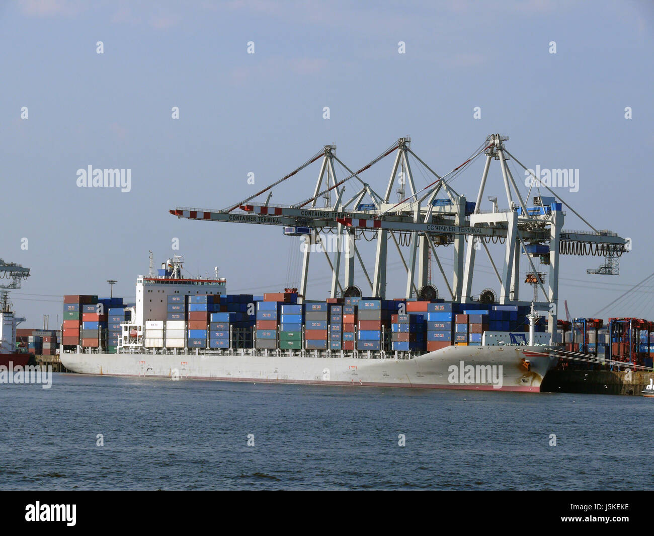 Containerverladung hi-res stock photography and images - Alamy