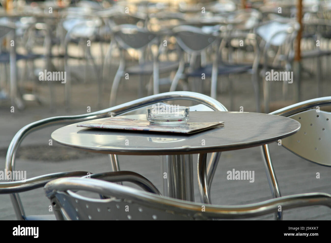 restaurant wait waiting object objects service spare time free time ...