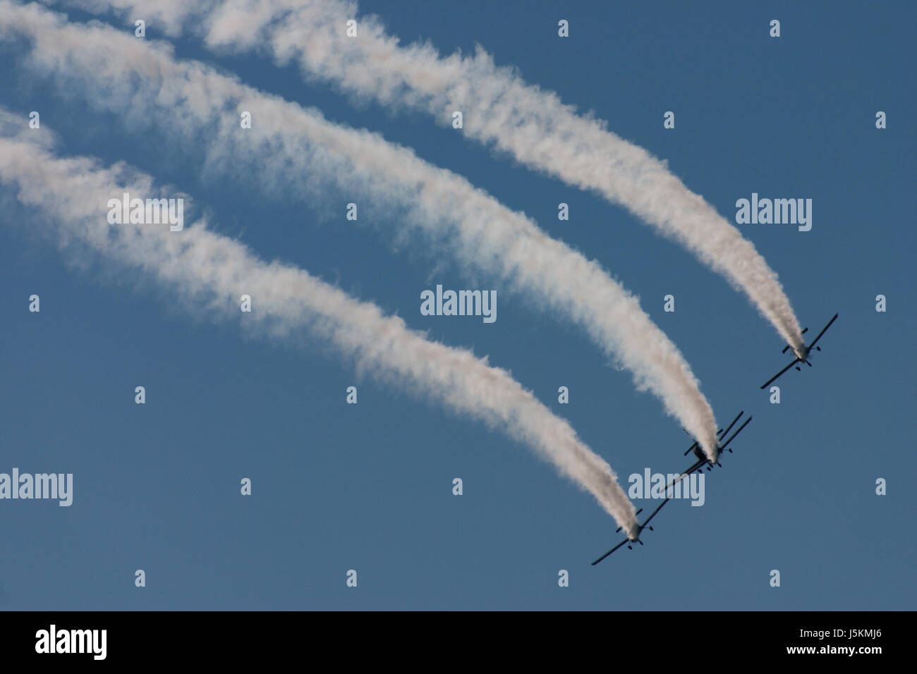 4 plane formation hi-res stock photography and images - Alamy