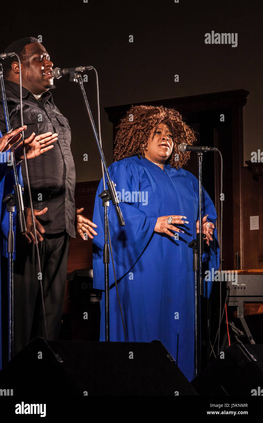Gospel singers hi-res stock photography and images - Alamy