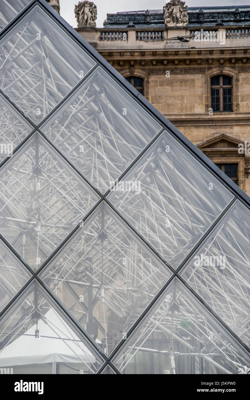 Glass pyramid roof ceiling hi-res stock photography and images - Alamy