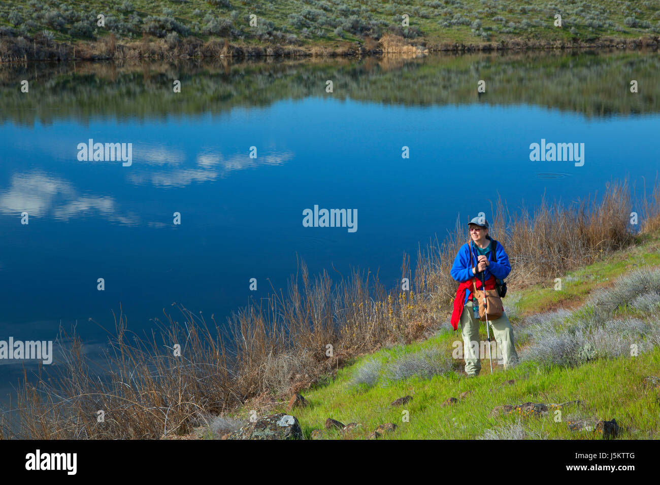 Hiking along Burke Lake, Quincy Lakes Unit - Desert Basin Wildlife Area ...