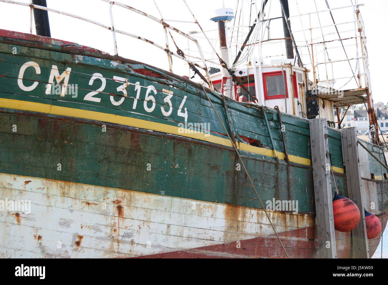Boat scrap hi-res stock photography and images - Alamy