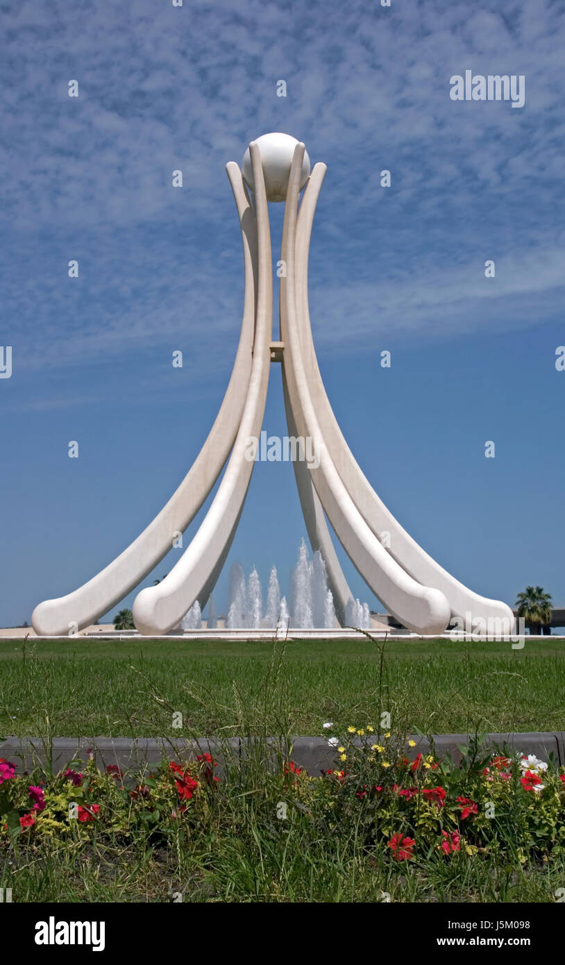 bahrain pearl monument Stock Photo - Alamy