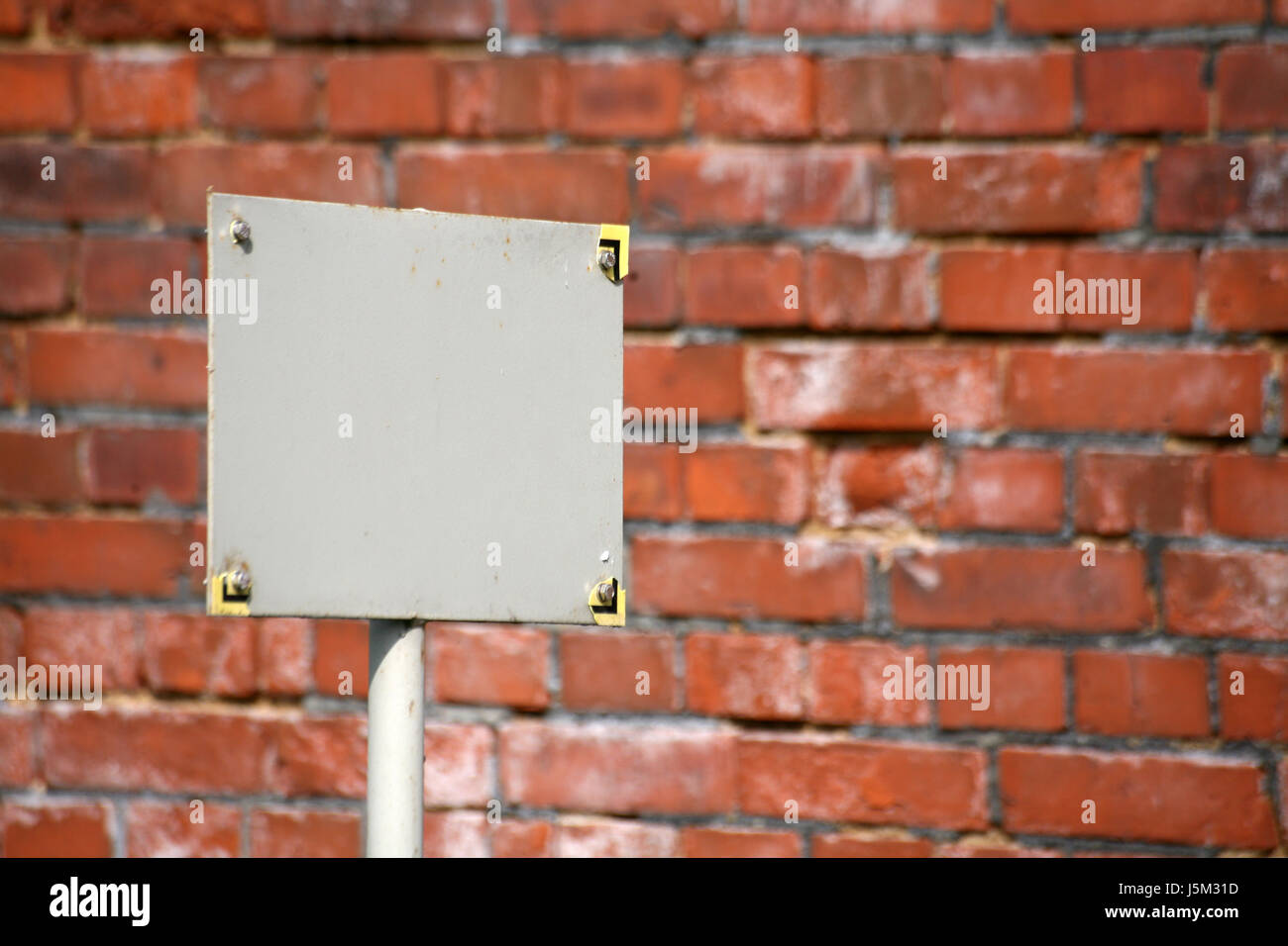 sign signal wall brick wall house wall hint unlabelled inscribable ...