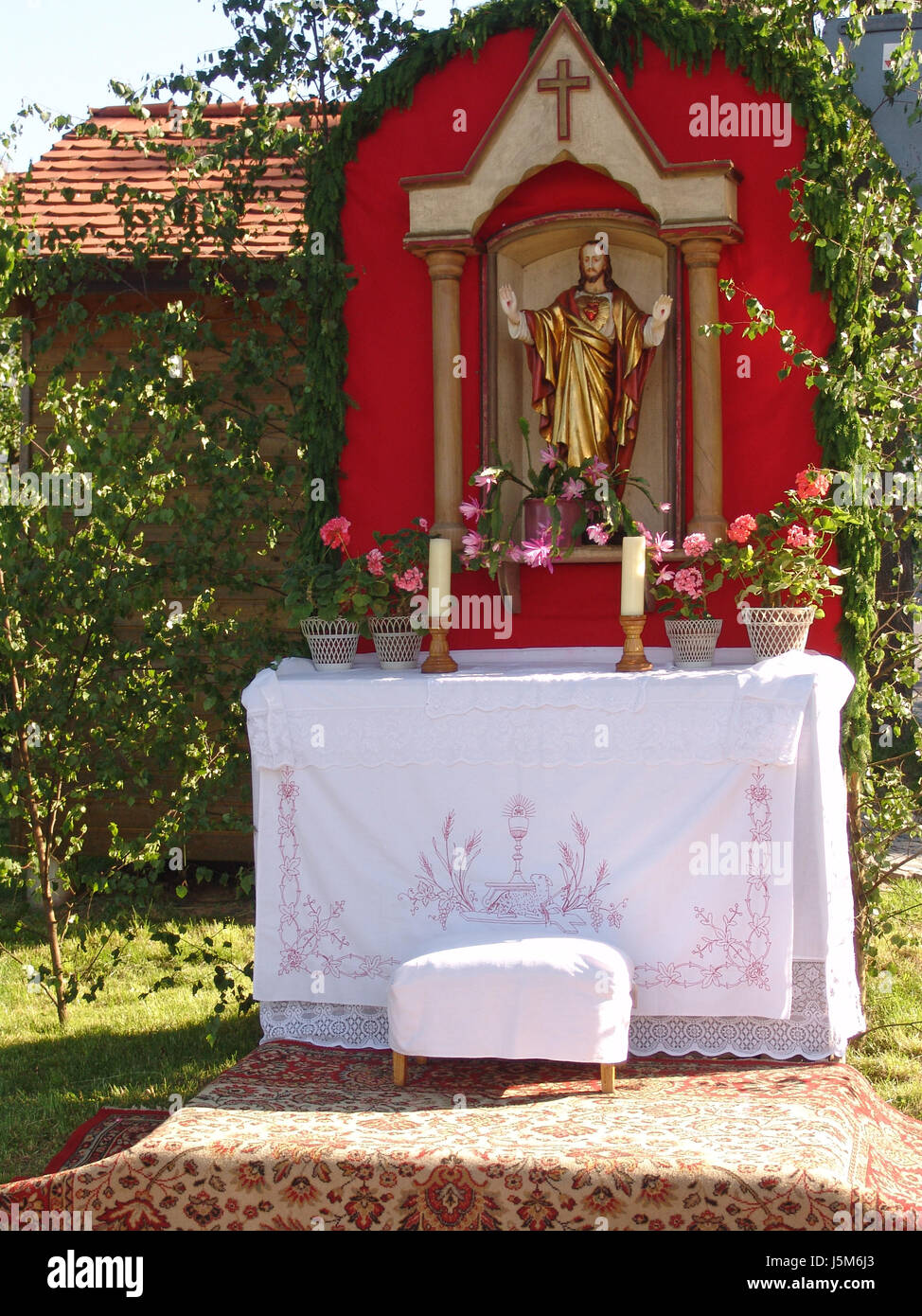 Altar of flowers hi-res stock photography and images - Alamy