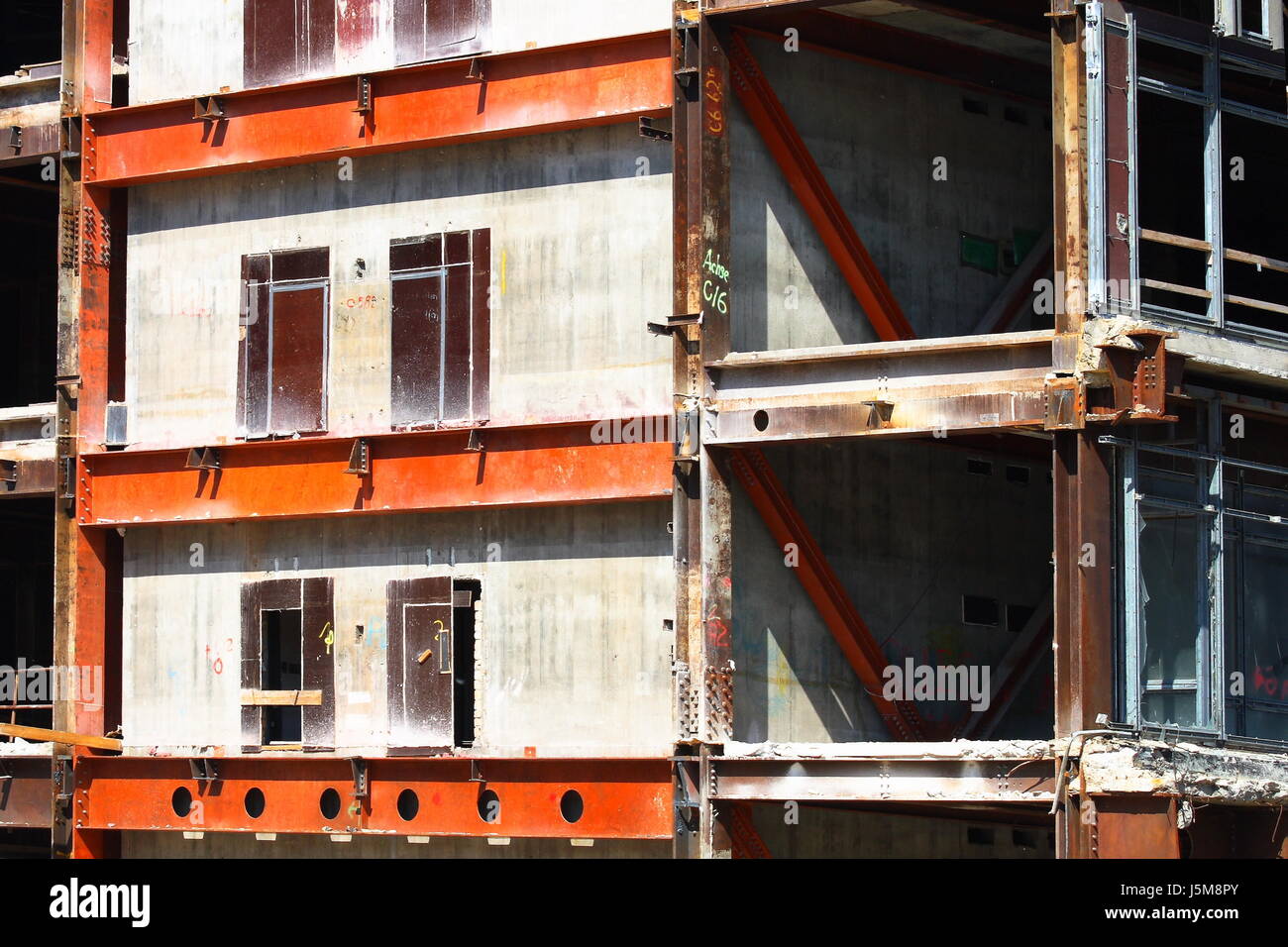Dismantling of buildings hi-res stock photography and images - Alamy