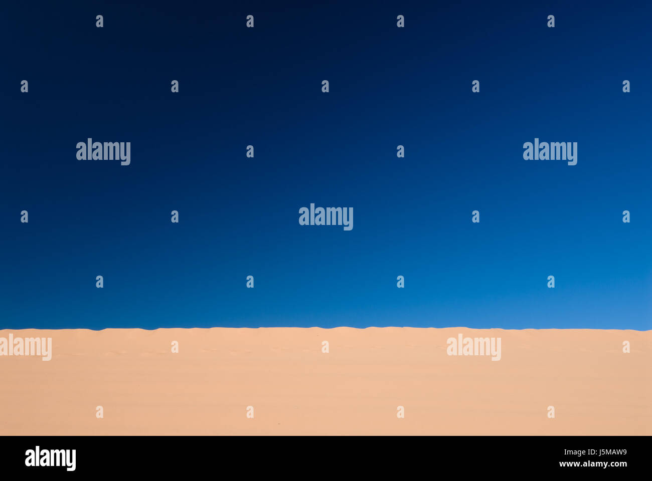 horizon in the desert Stock Photo - Alamy