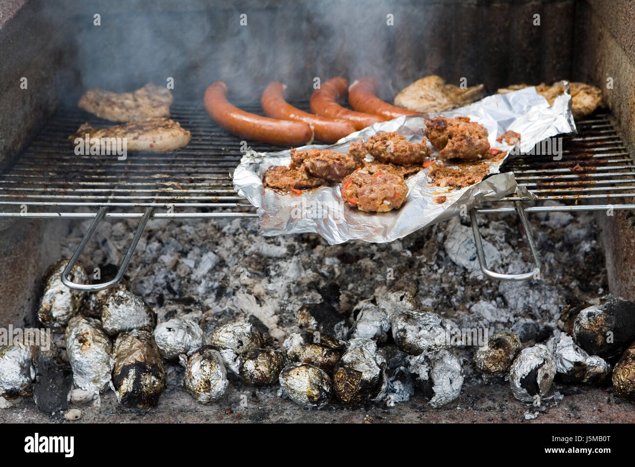 Outdoor barbaque hi-res stock photography and images - Alamy